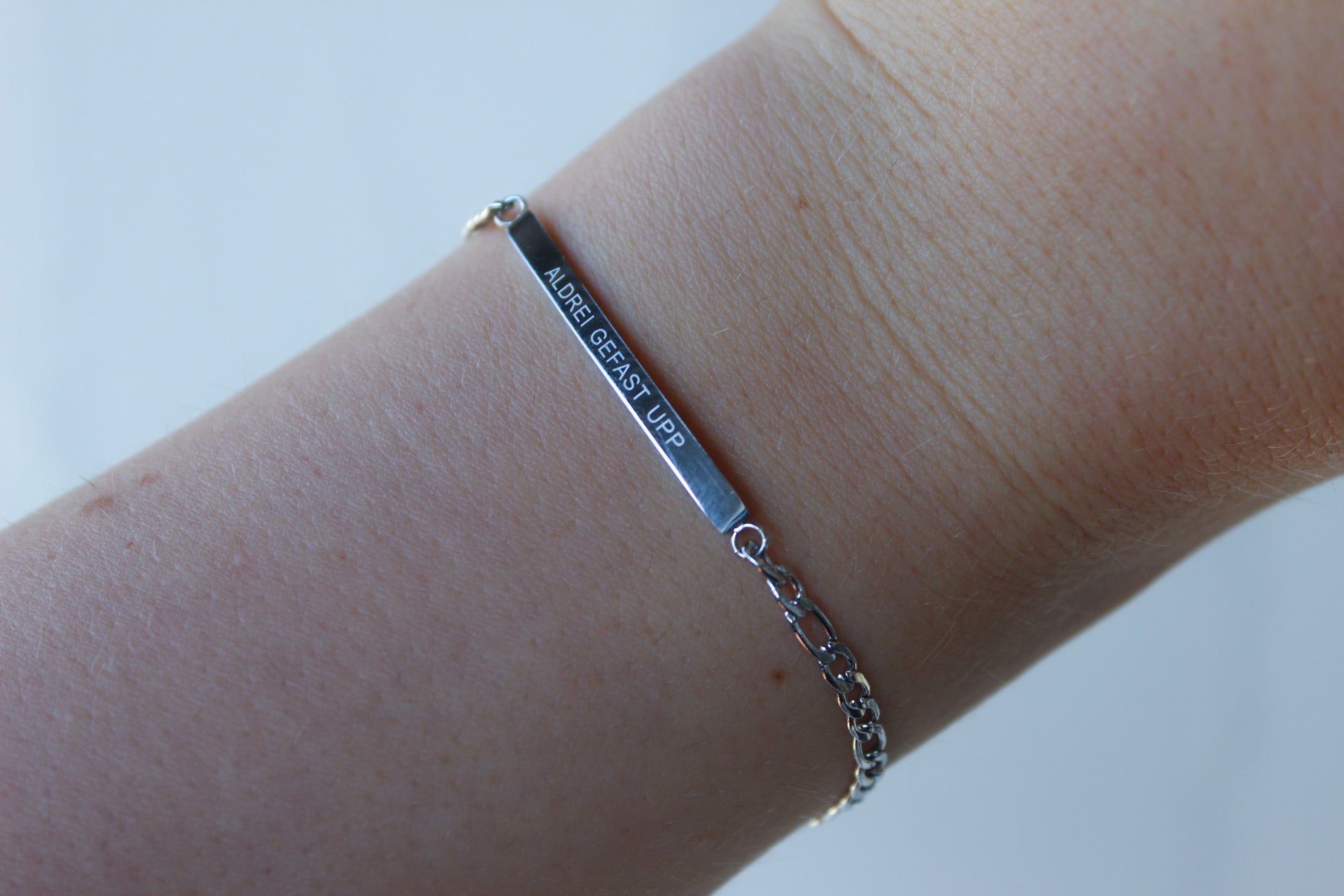 ALDREI GEFAST UPP Armband – Allar gerðir